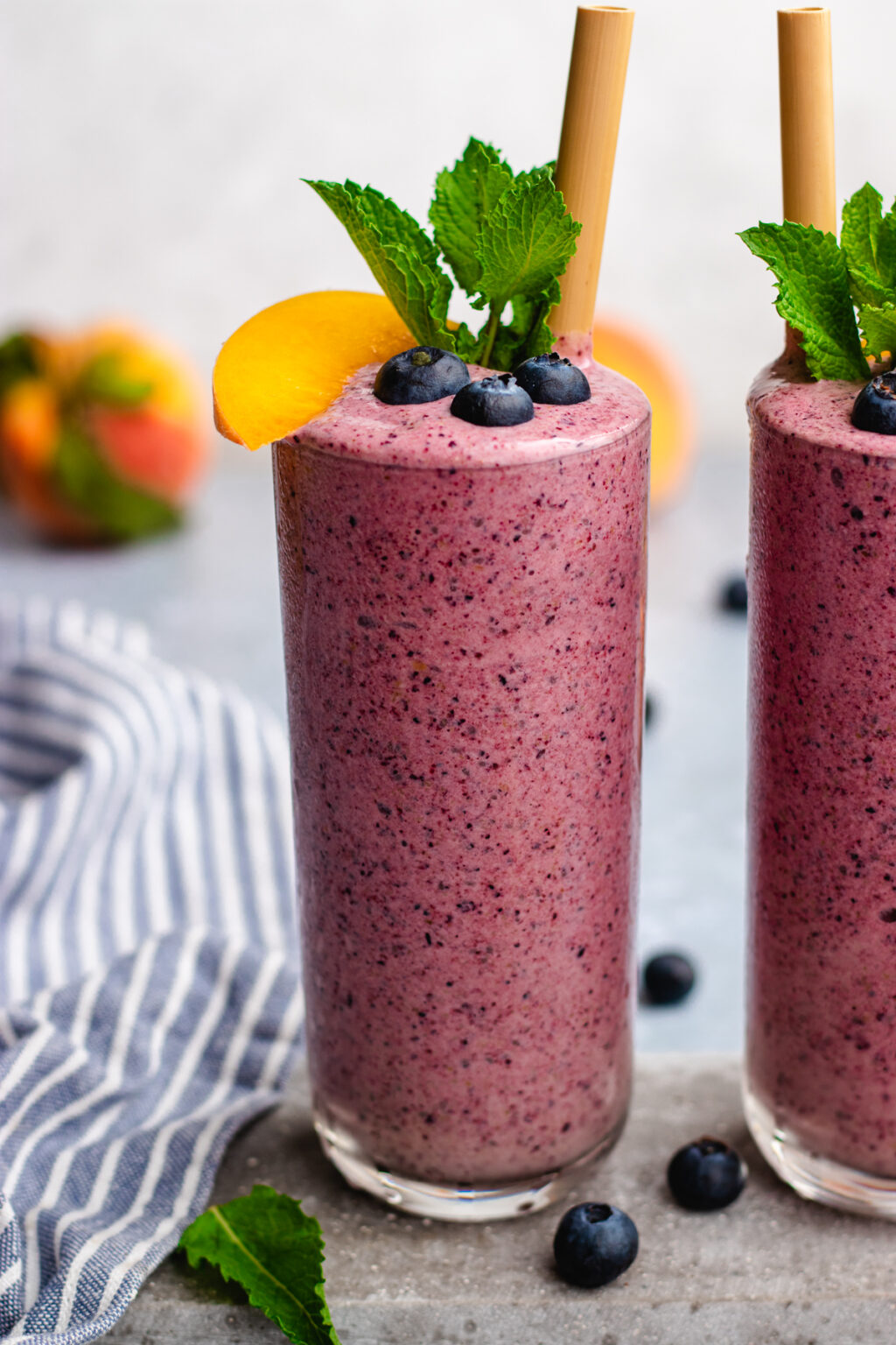 Peach Blueberry Smoothie - The Delicious plate