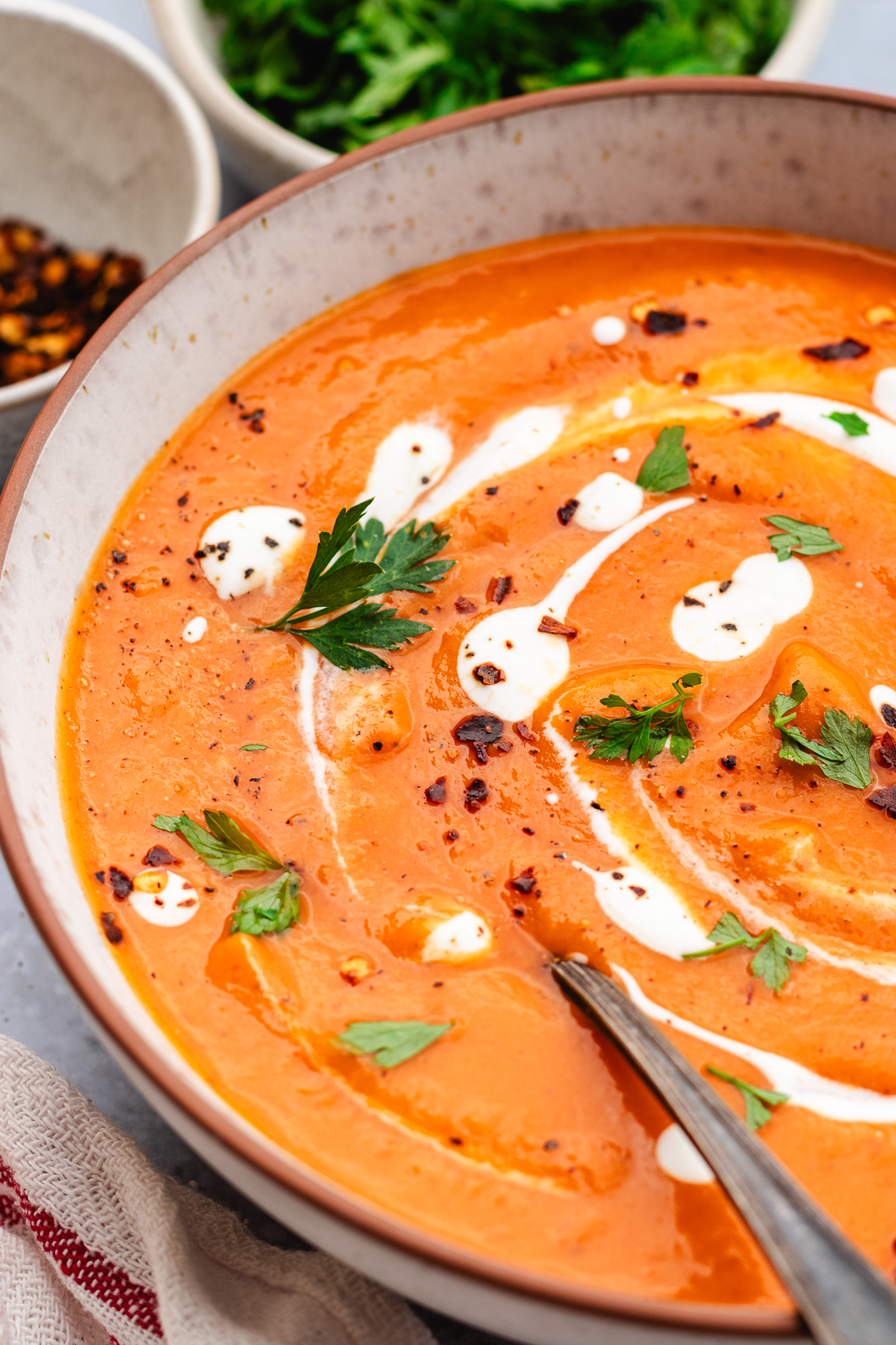 Roasted sweet potato and red pepper soup - The Delicious plate