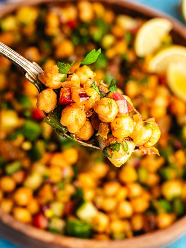 Healthy Moroccan chickpea salad - The Delicious plate