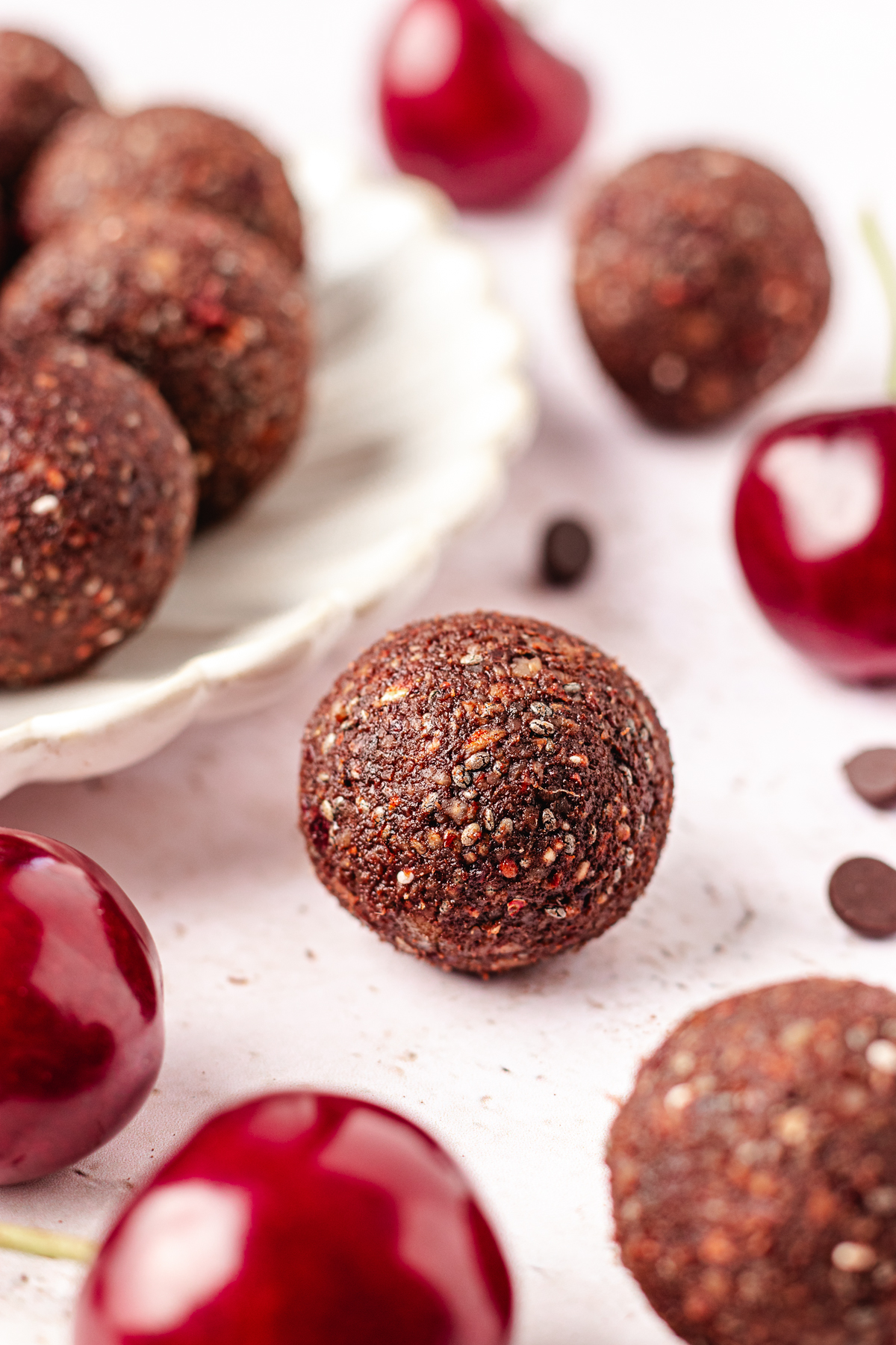 Chocolate cherry bliss balls - The Delicious plate