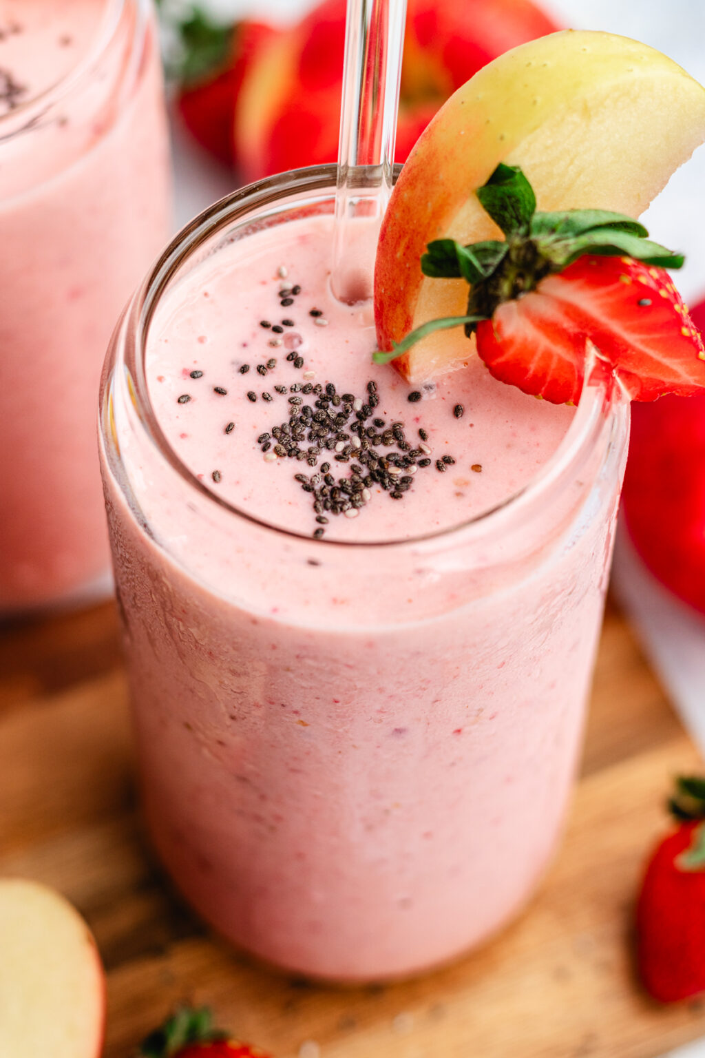Strawberry banana apple smoothie - The Delicious plate