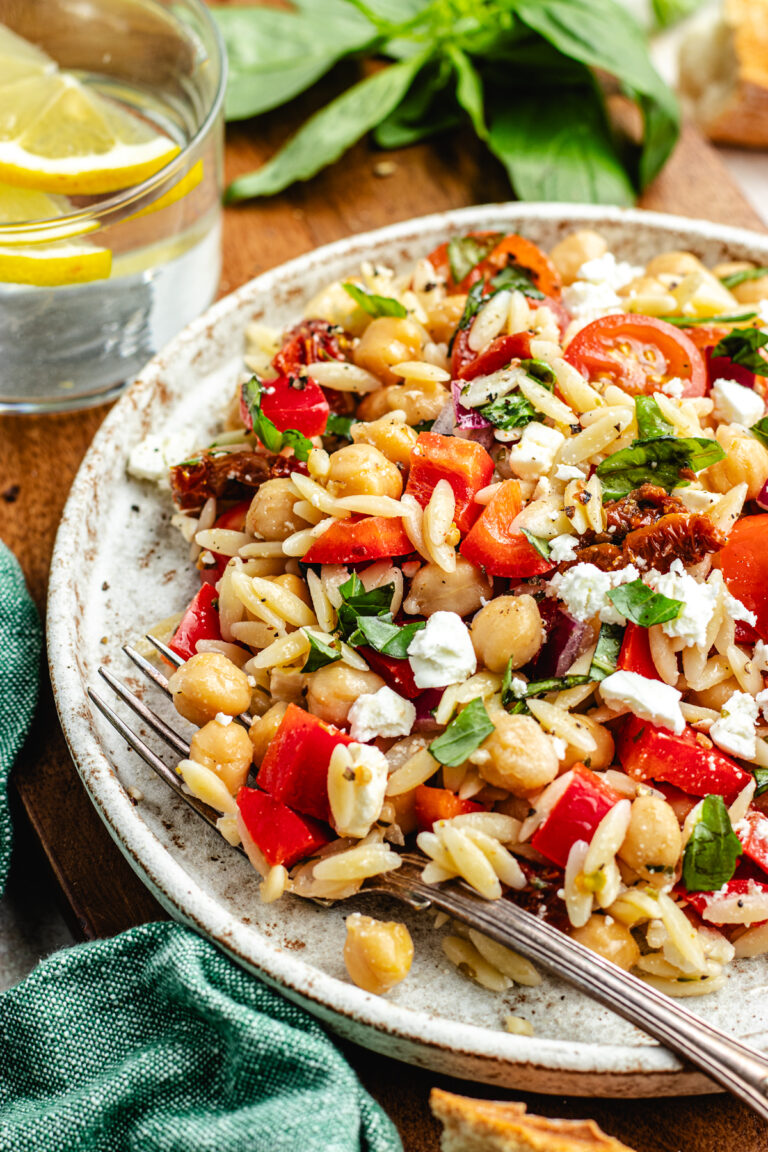 Chickpea Orzo Salad - The Delicious plate
