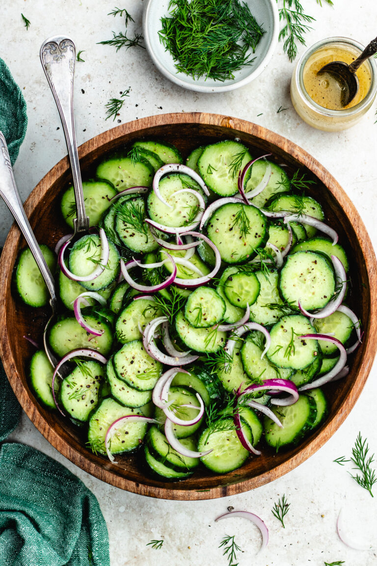 Cucumber and red onion salad - The Delicious plate