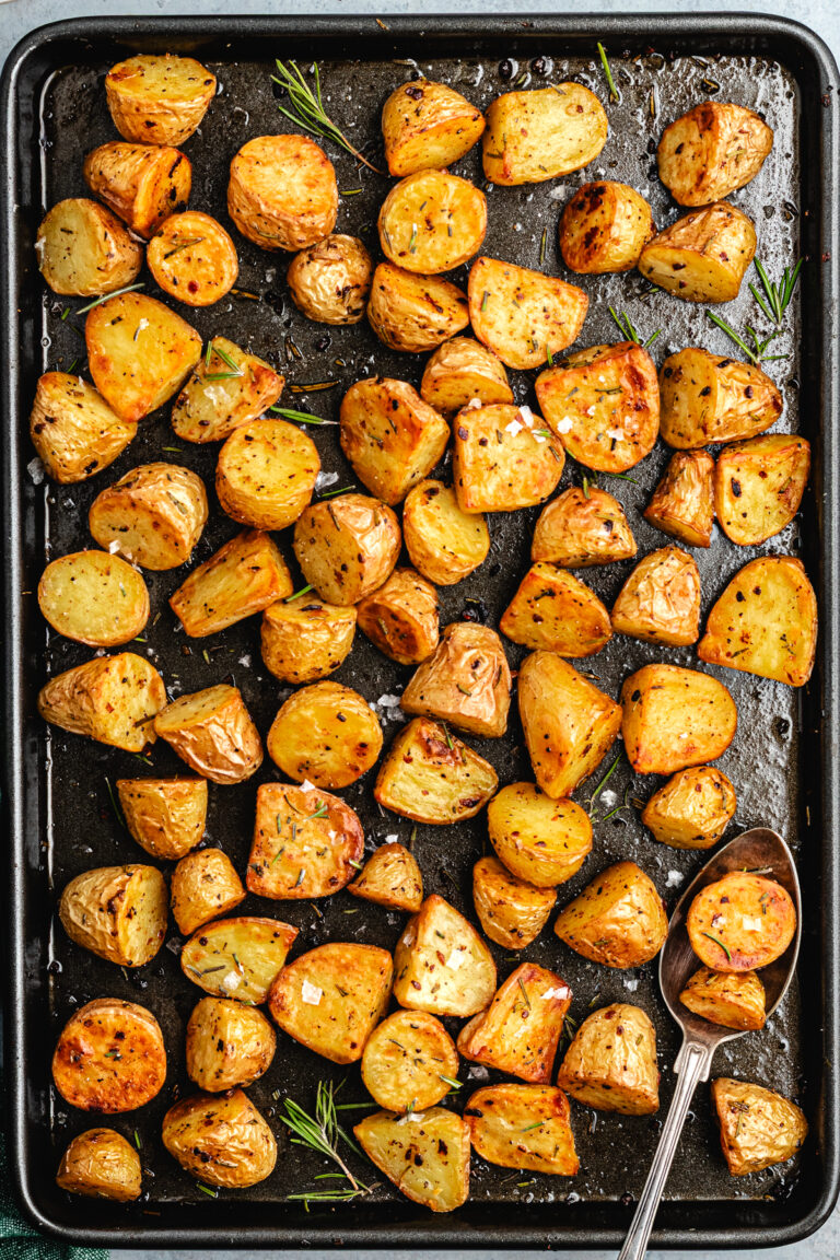 Garlic and Rosemary Roasted Potatoes - The Delicious plate