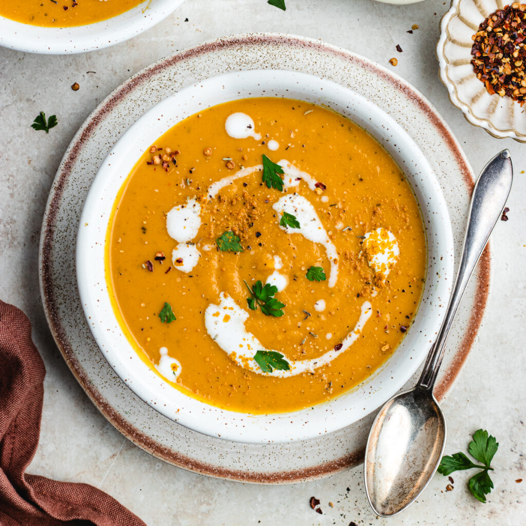 Roasted root vegetable soup - The Delicious plate