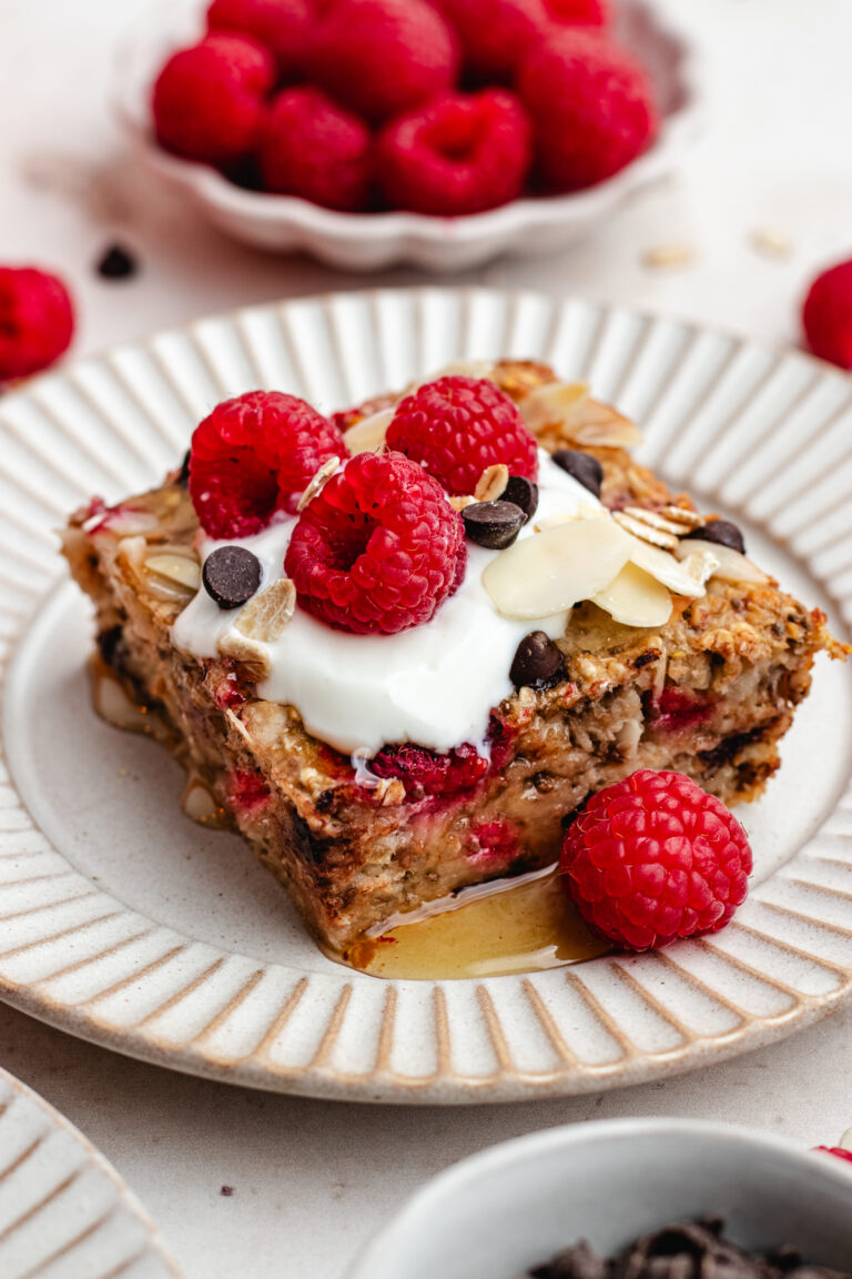 Raspberry Baked Oatmeal (Easy and Healthy) - The Delicious plate