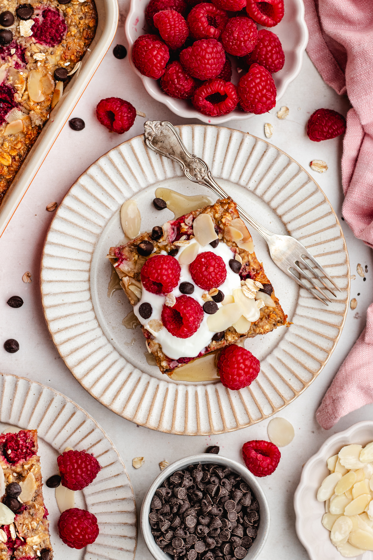 Raspberry Baked Oatmeal (Easy and Healthy) - The Delicious plate