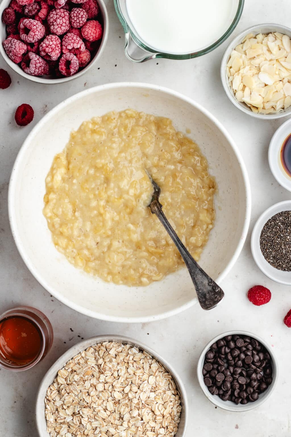 Raspberry Baked Oatmeal (Easy and Healthy) - The Delicious plate