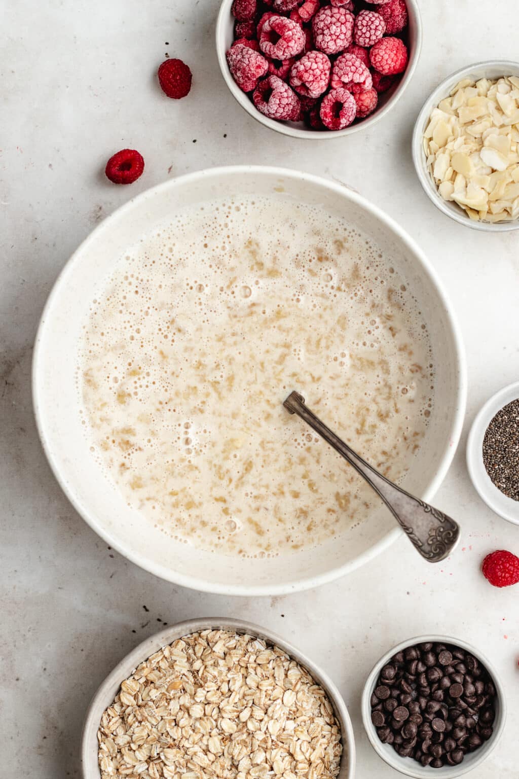 Raspberry Baked Oatmeal (Easy and Healthy) - The Delicious plate