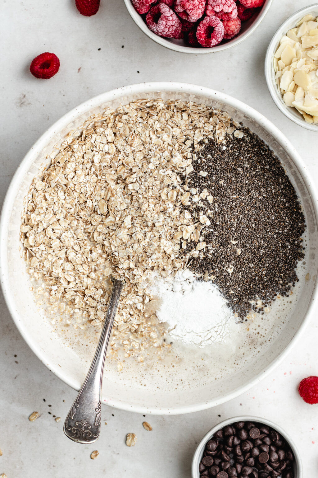 Raspberry Baked Oatmeal (Easy and Healthy) - The Delicious plate