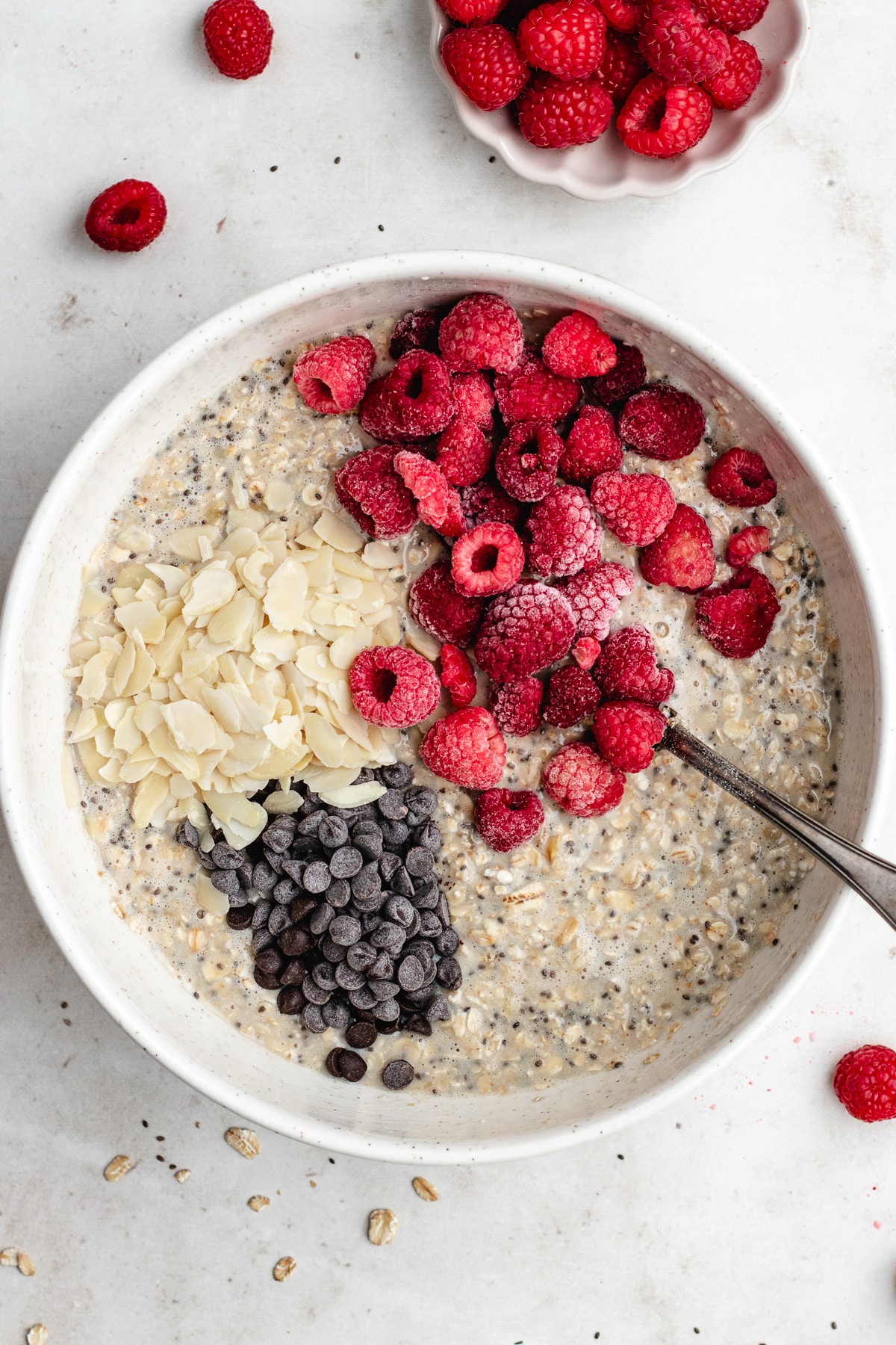 Raspberry Baked Oatmeal (Easy and Healthy) - The Delicious plate